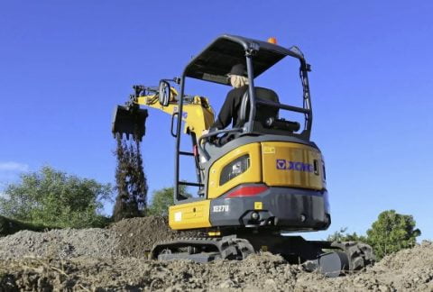 Terrassement avec une mini-pelle: Un guide complet | Aurama